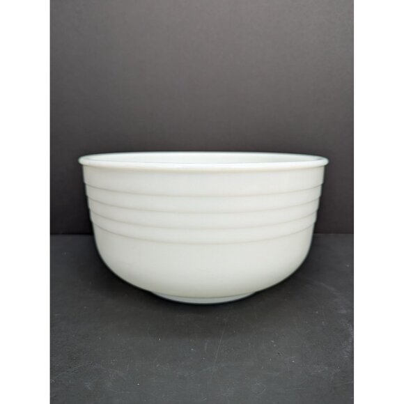 Pyrex | Kitchen | Vintage Pyrex 2 White Milk Glass Ribbed Mixing Bowl ...